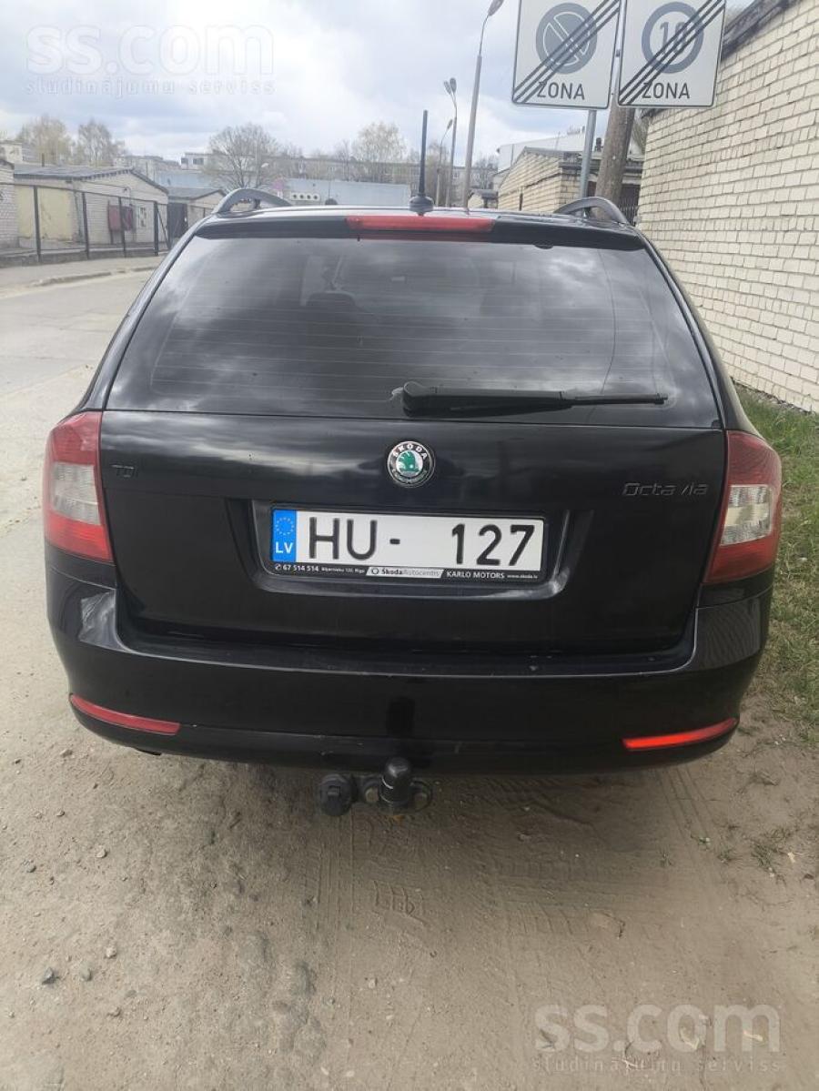 Black Skoda Octavia 2011 in Riga, with an engine capacity of 1.60 L and mileage of 325 thousand km for 2050 €, photo 6 on AUTOMOTO.COM.LV