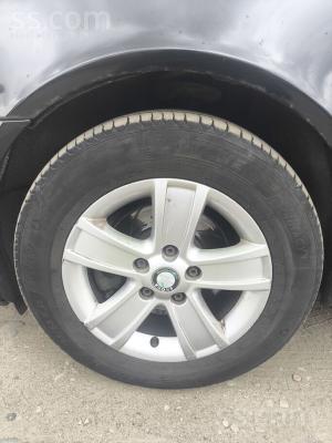 Black Skoda Octavia 2011 in Riga, with an engine capacity of 1.60 L and mileage of 325 thousand km for 2050 €, photo 8 on AUTOMOTO.COM.LV