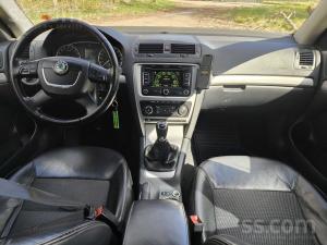 Black Skoda Octavia 2011 in Riga, with an engine capacity of 1.60 L and mileage of 325 thousand km for 2050 €, photo 10 on AUTOMOTO.COM.LV