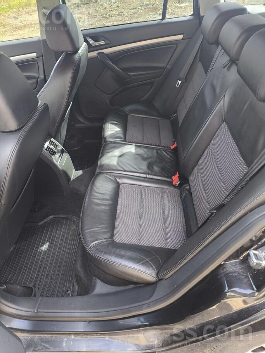 Black Skoda Octavia 2011 in Riga, with an engine capacity of 1.60 L and mileage of 325 thousand km for 2050 €, photo 14 on AUTOMOTO.COM.LV