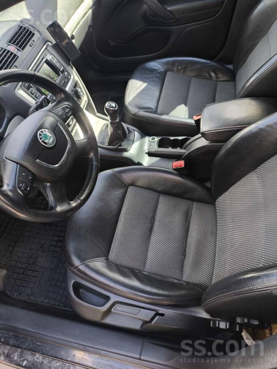 Black Skoda Octavia 2011 in Riga, with an engine capacity of 1.60 L and mileage of 325 thousand km for 2050 €, photo 16 on AUTOMOTO.COM.LV
