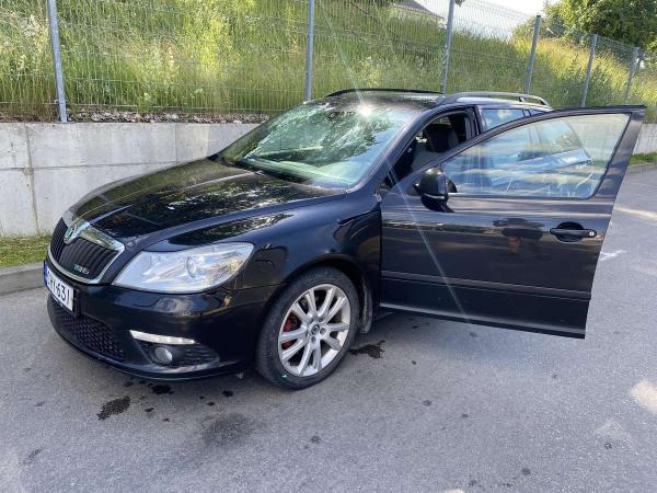 Melns Skoda Octavia 2011 Raseiniai, ar dzinēja tilpumu 1.97 L un nobraukumu 262 tūkst. km par 3900 €, foto 2 vietnē AUTOMOTO.COM.LV