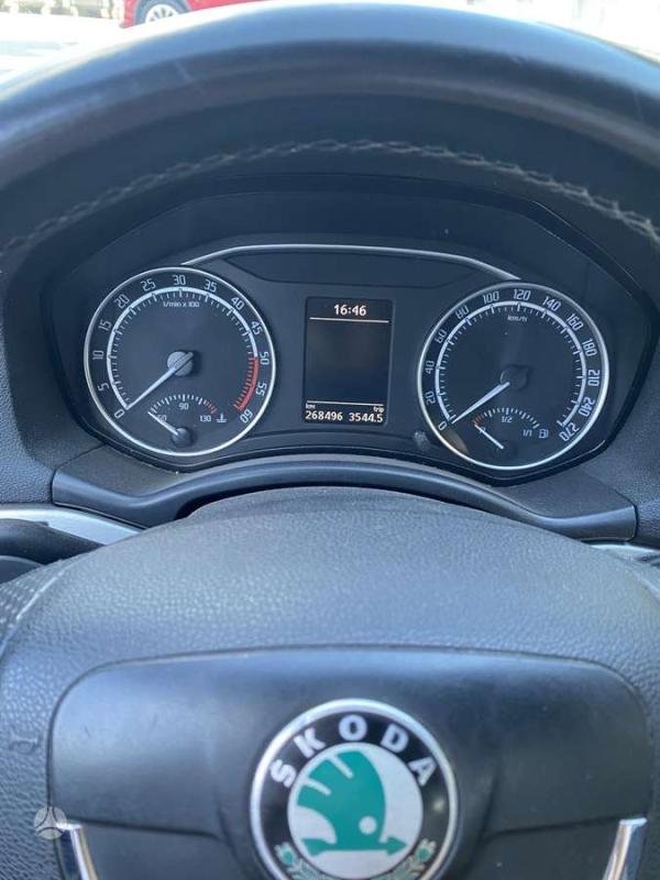 Melns Skoda Octavia 2011 Raseiniai, ar dzinēja tilpumu 1.97 L un nobraukumu 262 tūkst. km par 3900 €, foto 7 vietnē AUTOMOTO.COM.LV
