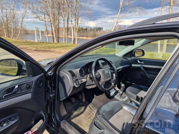 Black Skoda Octavia 2011 in Ventspils, with an engine capacity of 2.00 L and mileage of 271 thousand km for 4790 €, photo 8 on AUTOMOTO.COM.LV