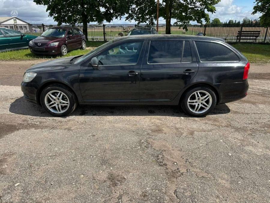 Melns Skoda Octavia 2011 Jurbarkas, ar dzinēja tilpumu 1.60 L un nobraukumu 268 tūkst. km par 3499 €, foto 3 vietnē AUTOMOTO.COM.LV