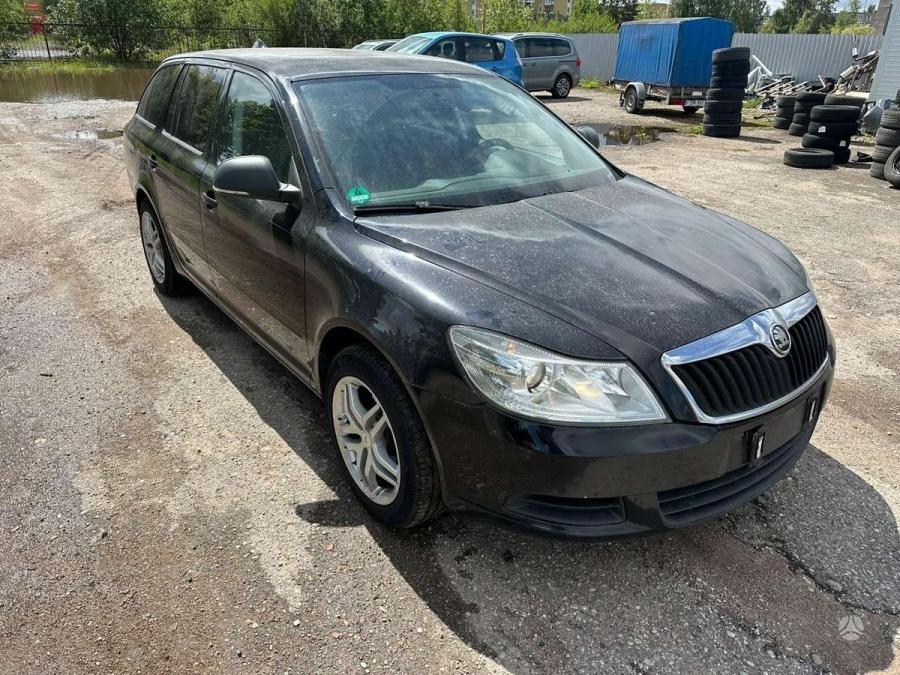 Melns Skoda Octavia 2011 Jurbarkas, ar dzinēja tilpumu 1.60 L un nobraukumu 268 tūkst. km par 3499 €, foto 6 vietnē AUTOMOTO.COM.LV