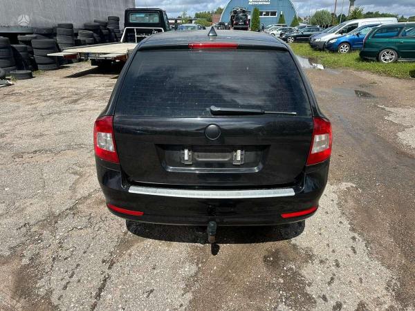 Black Skoda Octavia 2011 in Jurbarkas, with an engine capacity of 1.60 L and mileage of 268 thousand km for 3499 €, photo 6 on AUTOMOTO.COM.LV