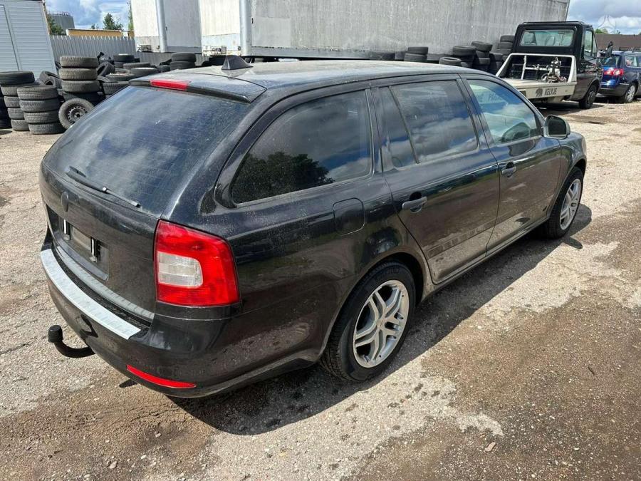 Melns Skoda Octavia 2011 Jurbarkas, ar dzinēja tilpumu 1.60 L un nobraukumu 268 tūkst. km par 3499 €, foto 8 vietnē AUTOMOTO.COM.LV