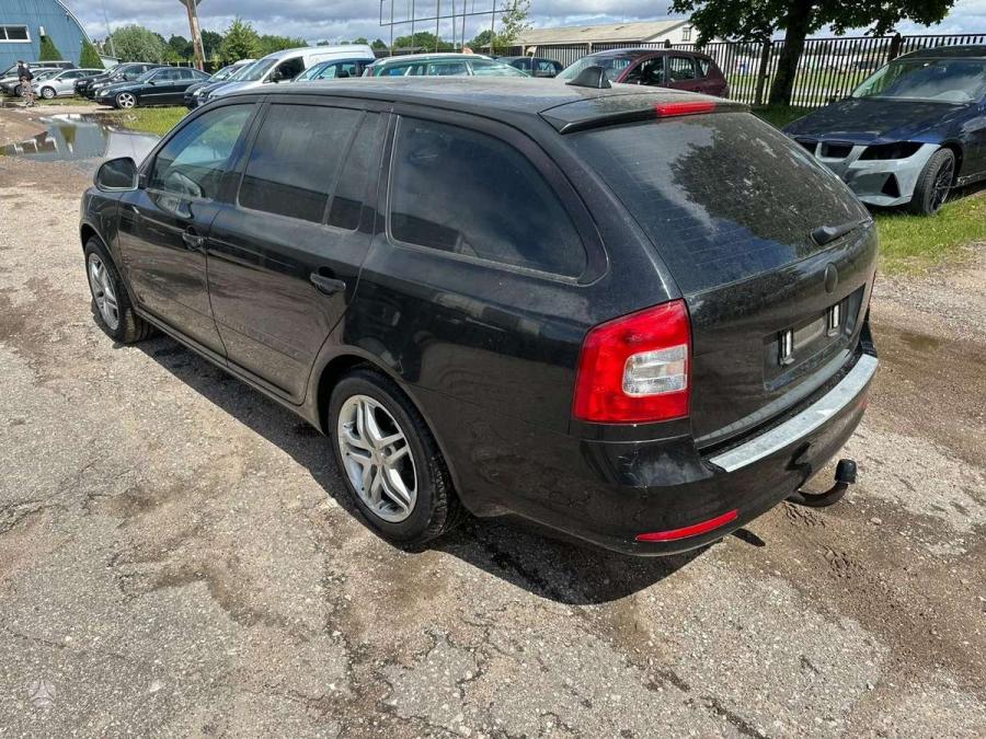 Melns Skoda Octavia 2011 Jurbarkas, ar dzinēja tilpumu 1.60 L un nobraukumu 268 tūkst. km par 3499 €, foto 9 vietnē AUTOMOTO.COM.LV
