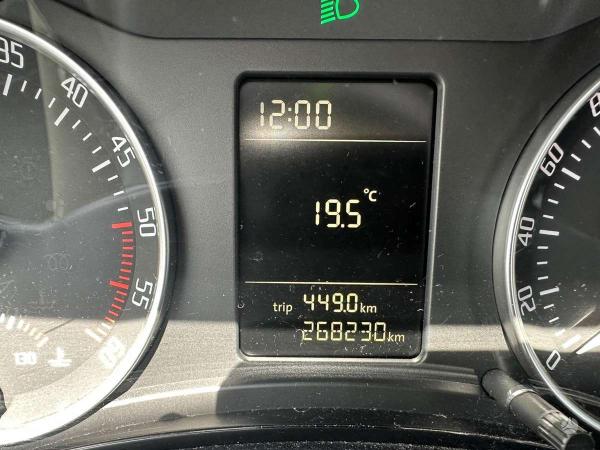 Black Skoda Octavia 2011 in Jurbarkas, with an engine capacity of 1.60 L and mileage of 268 thousand km for 3499 €, photo 10 on AUTOMOTO.COM.LV