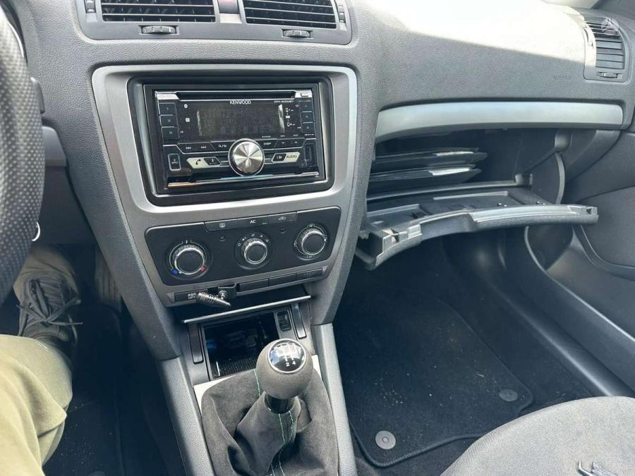 Melns Skoda Octavia 2011 Jurbarkas, ar dzinēja tilpumu 1.60 L un nobraukumu 268 tūkst. km par 3499 €, foto 14 vietnē AUTOMOTO.COM.LV