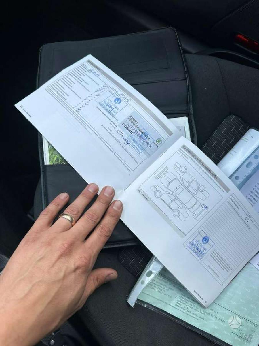 Melns Skoda Octavia 2011 Jurbarkas, ar dzinēja tilpumu 1.60 L un nobraukumu 268 tūkst. km par 3499 €, foto 15 vietnē AUTOMOTO.COM.LV