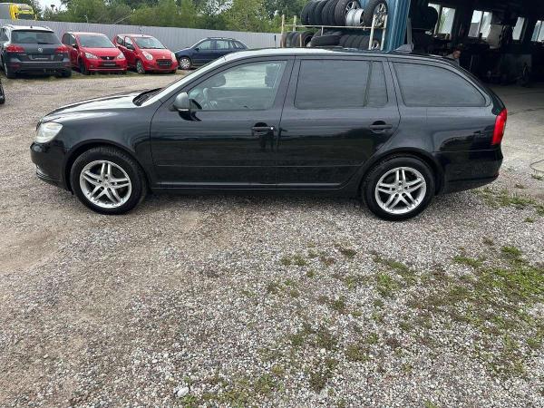 Black Skoda Octavia 2011 in Jurbarkas, with an engine capacity of 1.60 L and mileage of 268 thousand km for 3599 €, photo 4 on AUTOMOTO.COM.LV