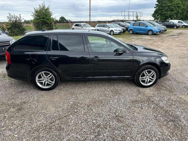 Black Skoda Octavia 2011 in Jurbarkas, with an engine capacity of 1.60 L and mileage of 268 thousand km for 3599 €, photo 5 on AUTOMOTO.COM.LV