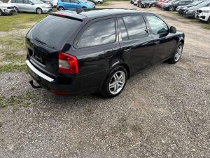 Black Skoda Octavia 2011 in Jurbarkas, with an engine capacity of 1.60 L and mileage of 268 thousand km for 3599 €, photo 7 on AUTOMOTO.COM.LV