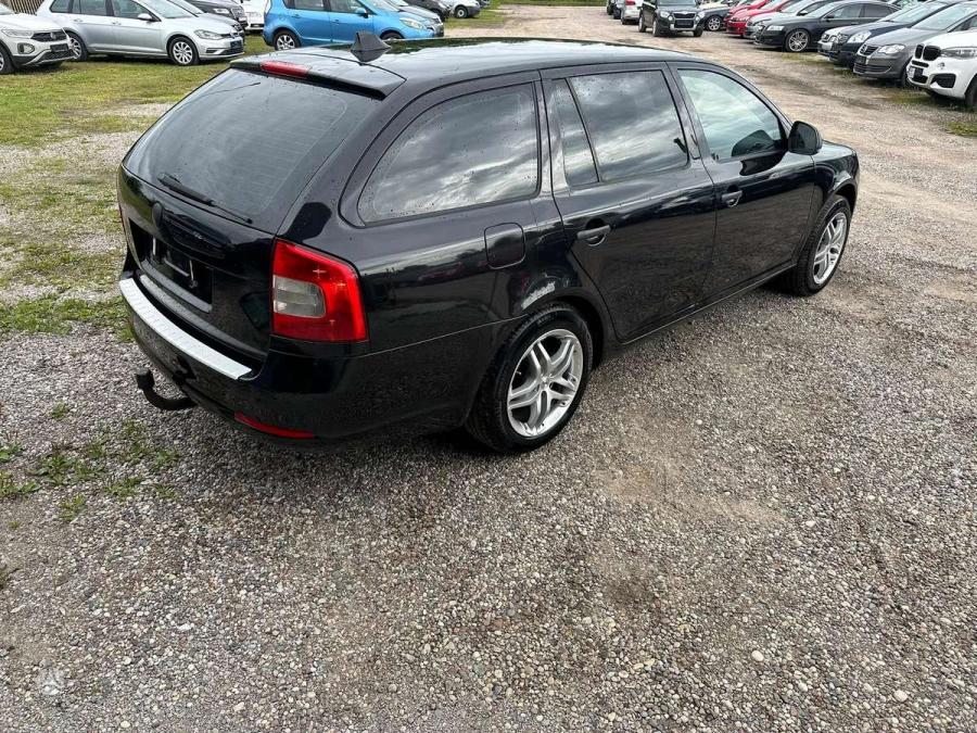 Black Skoda Octavia 2011 in Jurbarkas, with an engine capacity of 1.60 L and mileage of 268 thousand km for 3599 €, photo 7 on AUTOMOTO.COM.LV