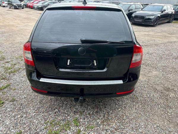 Black Skoda Octavia 2011 in Jurbarkas, with an engine capacity of 1.60 L and mileage of 268 thousand km for 3599 €, photo 7 on AUTOMOTO.COM.LV