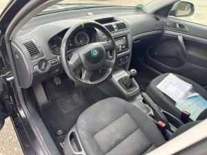 Black Skoda Octavia 2011 in Jurbarkas, with an engine capacity of 1.60 L and mileage of 268 thousand km for 3599 €, photo 22 on AUTOMOTO.COM.LV