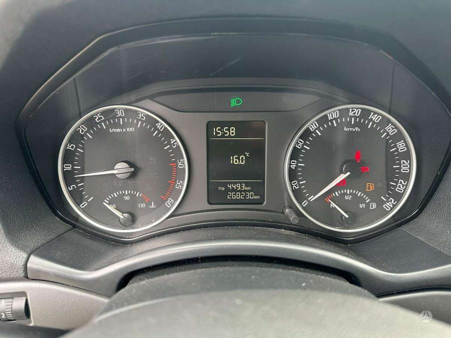 Black Skoda Octavia 2011 in Jurbarkas, with an engine capacity of 1.60 L and mileage of 268 thousand km for 3599 €, photo 24 on AUTOMOTO.COM.LV