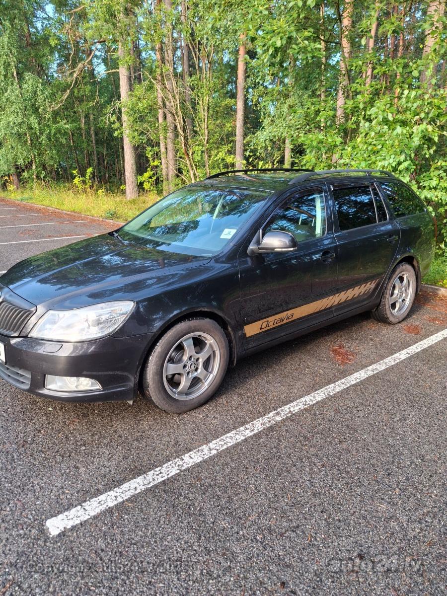 Melns Skoda Octavia 2011 Tallina, ar dzinēja tilpumu 1.60 L un nobraukumu 240 tūkst. km par 3200 €, foto 3 vietnē AUTOMOTO.COM.LV