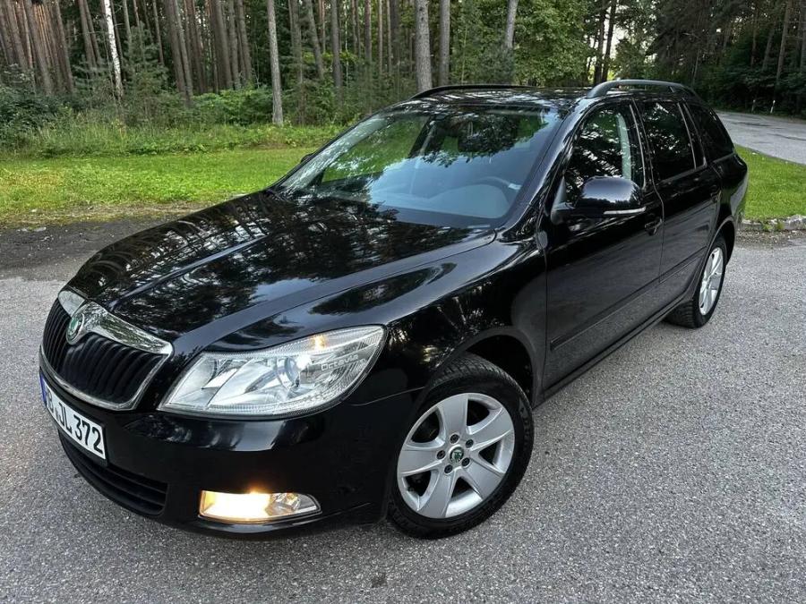 Черный Шкода Октавия 2011 в Юрмала, объемом двигателя 1.60 л и пробегом 324 тыс. км за 4990 €, фото 1 на AUTOMOTO.COM.LV
