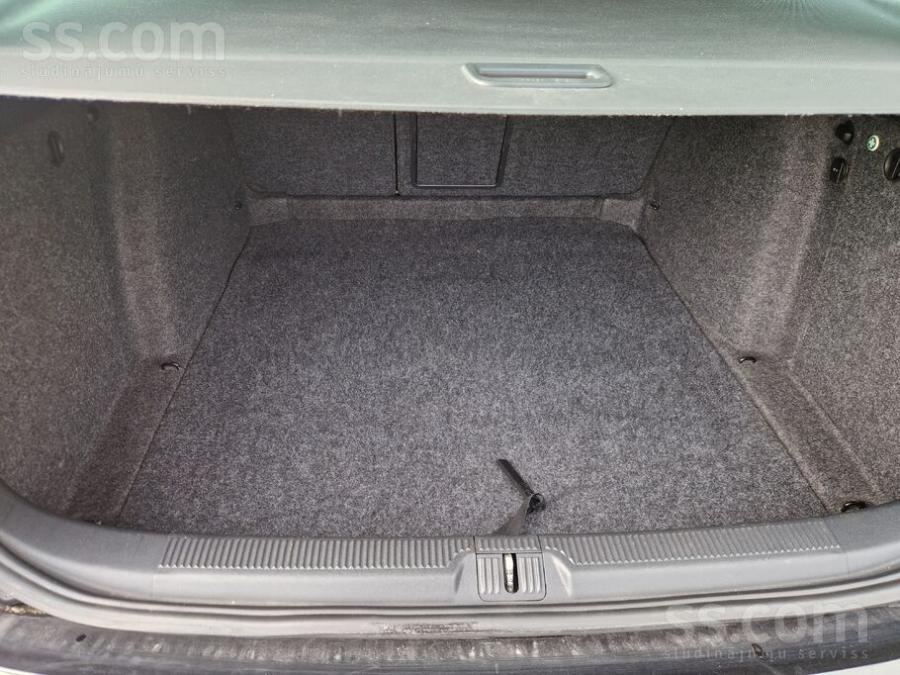 Black Skoda Octavia 2011 in Ogre, with an engine capacity of 1.40 L and mileage of 231 thousand km for 5650 €, photo 12 on AUTOMOTO.COM.LV
