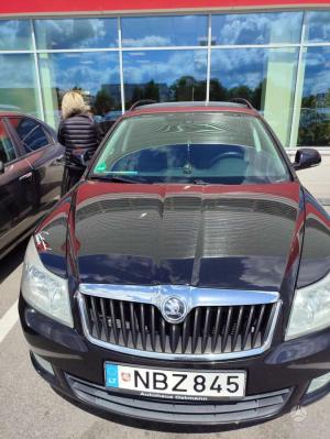 Black Skoda Octavia 2011 in Alytus, with an engine capacity of 1.97 L and mileage of 298 thousand km for 4600 €, photo  on AUTOMOTO.COM.LV