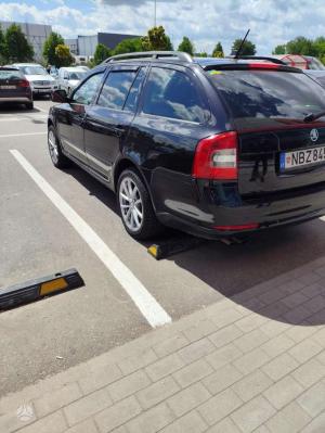 Black Skoda Octavia 2011 in Alytus, with an engine capacity of 1.97 L and mileage of 298 thousand km for 4600 €, photo 4 on AUTOMOTO.COM.LV