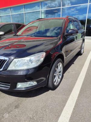 Black Skoda Octavia 2011 in Alytus, with an engine capacity of 1.97 L and mileage of 298 thousand km for 4600 €, photo 5 on AUTOMOTO.COM.LV