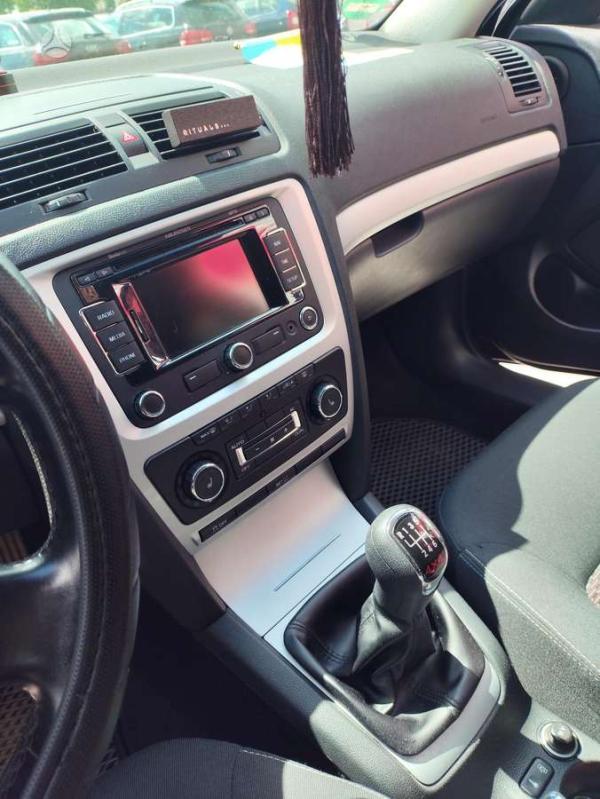 Melns Skoda Octavia 2011 Alīta, ar dzinēja tilpumu 1.97 L un nobraukumu 298 tūkst. km par 4600 €, foto 6 vietnē AUTOMOTO.COM.LV