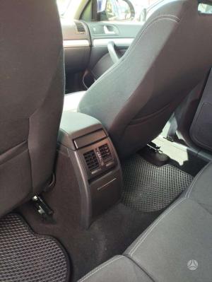Black Skoda Octavia 2011 in Alytus, with an engine capacity of 1.97 L and mileage of 298 thousand km for 4600 €, photo 11 on AUTOMOTO.COM.LV