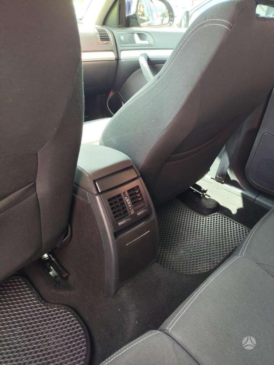 Black Skoda Octavia 2011 in Alytus, with an engine capacity of 1.97 L and mileage of 298 thousand km for 4600 €, photo 11 on AUTOMOTO.COM.LV