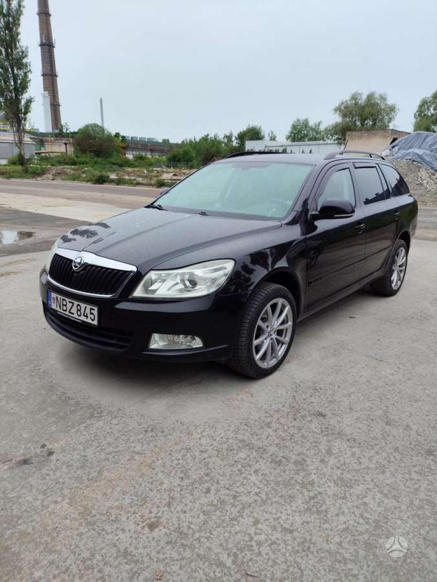 Black Skoda Octavia 2011 in Alytus, with an engine capacity of 1.97 L and mileage of 298 thousand km for 4600 €, photo 16 on AUTOMOTO.COM.LV