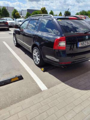 Melns Skoda Octavia 2011 Alīta, ar dzinēja tilpumu 2.00 L un nobraukumu 297 tūkst. km par 4600 €, foto 4 vietnē AUTOMOTO.COM.LV