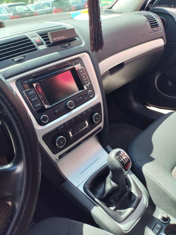 Melns Skoda Octavia 2011 Alīta, ar dzinēja tilpumu 2.00 L un nobraukumu 297 tūkst. km par 4600 €, foto 6 vietnē AUTOMOTO.COM.LV