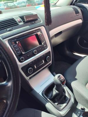 Melns Skoda Octavia 2011 Alīta, ar dzinēja tilpumu 2.00 L un nobraukumu 297 tūkst. km par 4600 €, foto 7 vietnē AUTOMOTO.COM.LV