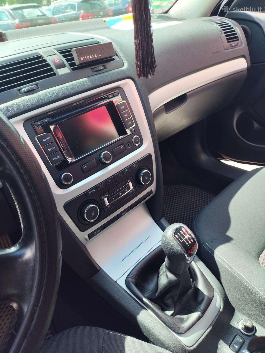 Melns Skoda Octavia 2011 Alīta, ar dzinēja tilpumu 2.00 L un nobraukumu 297 tūkst. km par 4600 €, foto 7 vietnē AUTOMOTO.COM.LV