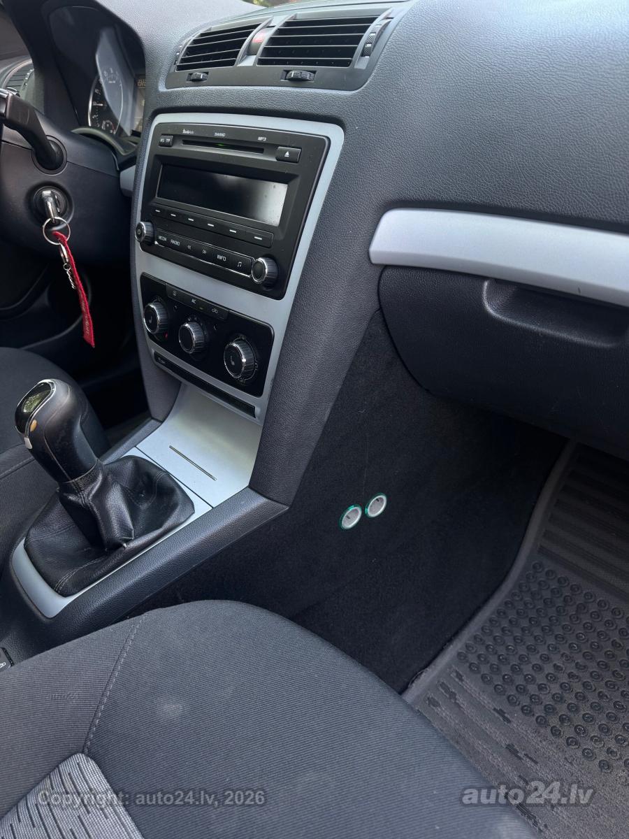 Black Skoda Octavia 2011 in Tallinn, with an engine capacity of 2.00 L and mileage of 360 thousand km for 1598 €, photo 8 on AUTOMOTO.COM.LV