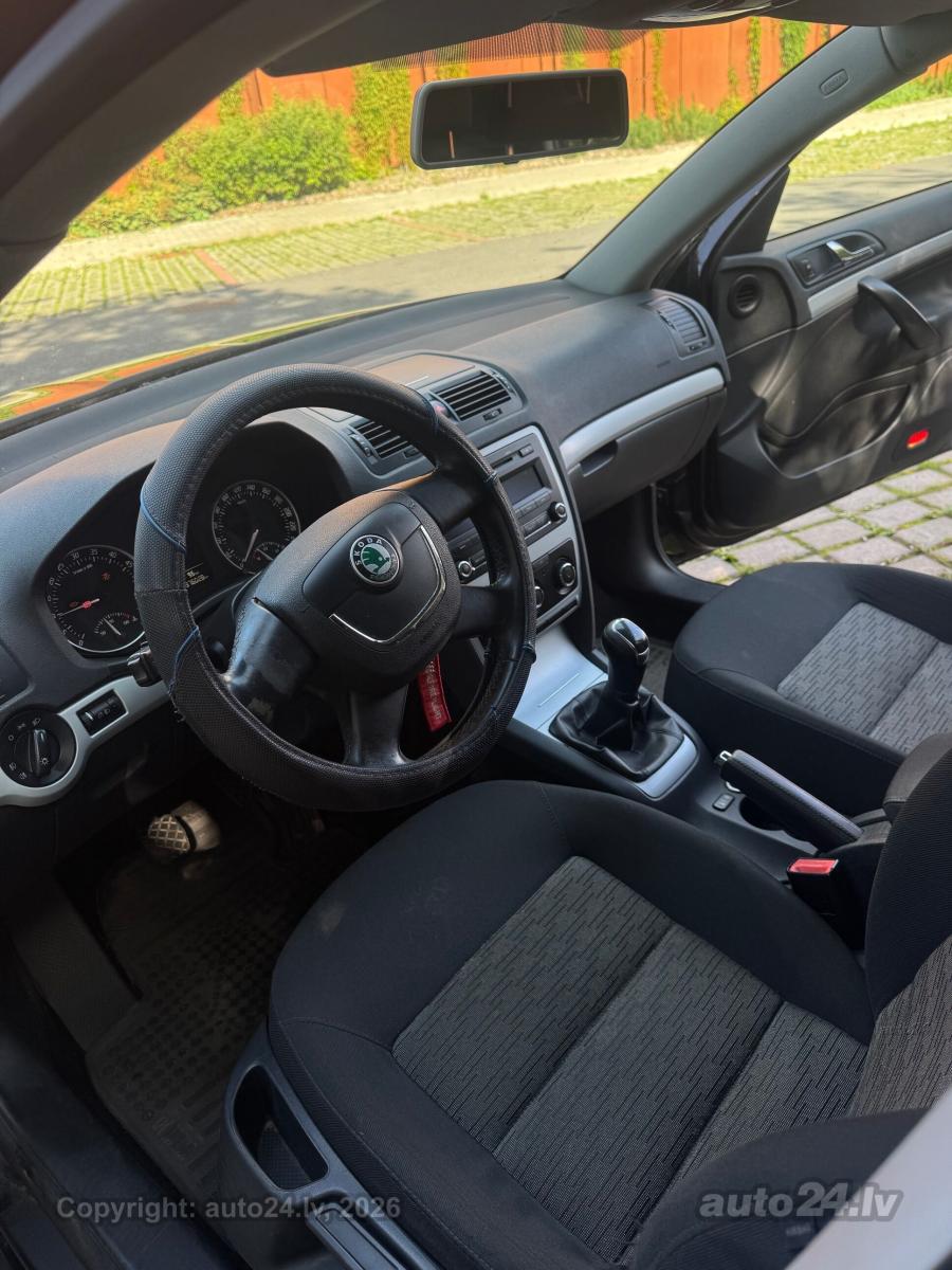 Black Skoda Octavia 2011 in Tallinn, with an engine capacity of 2.00 L and mileage of 360 thousand km for 1598 €, photo 10 on AUTOMOTO.COM.LV