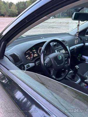 Black Skoda Octavia 2011 in Liepaja, with an engine capacity of 1.20 L and mileage of 305 thousand km for 3299 €, photo 6 on AUTOMOTO.COM.LV
