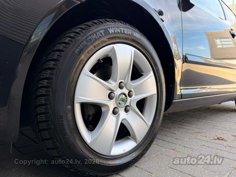 Black Skoda Octavia 2011 in Liepaja, with an engine capacity of 1.20 L and mileage of 305 thousand km for 3299 €, photo 11 on AUTOMOTO.COM.LV