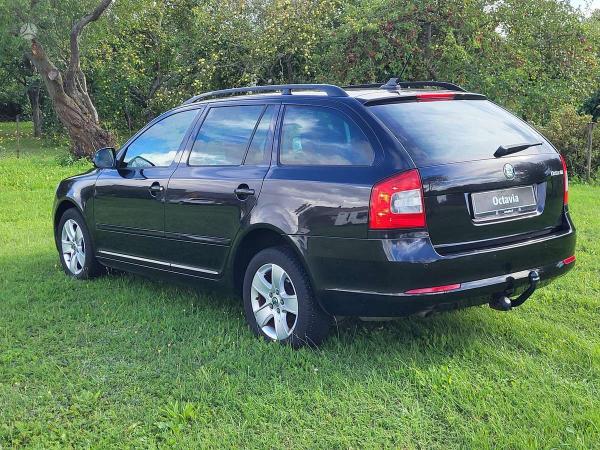 Black Skoda Octavia 2011 in Vilkaviskis, with an engine capacity of 1.20 L and mileage of 230 thousand km for 3050 €, photo 3 on AUTOMOTO.COM.LV