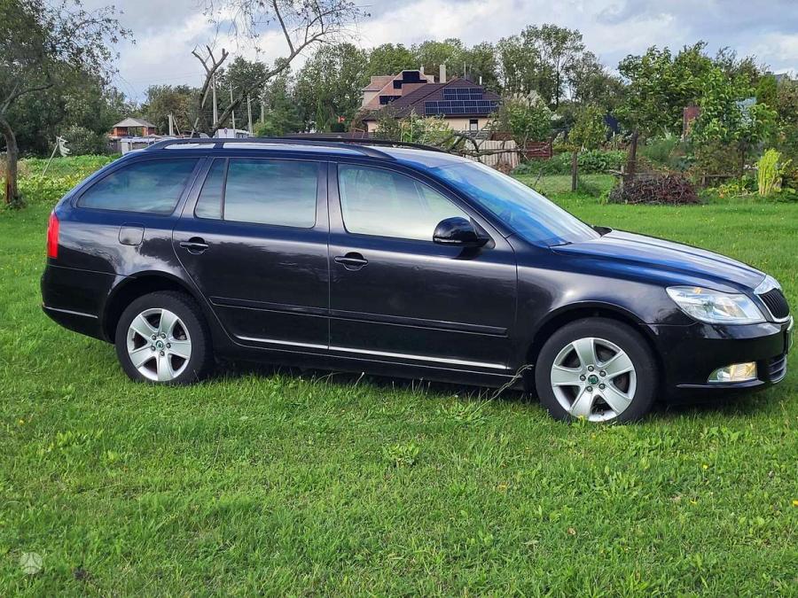 Black Skoda Octavia 2011 in Vilkaviskis, with an engine capacity of 1.20 L and mileage of 230 thousand km for 3050 €, photo 4 on AUTOMOTO.COM.LV