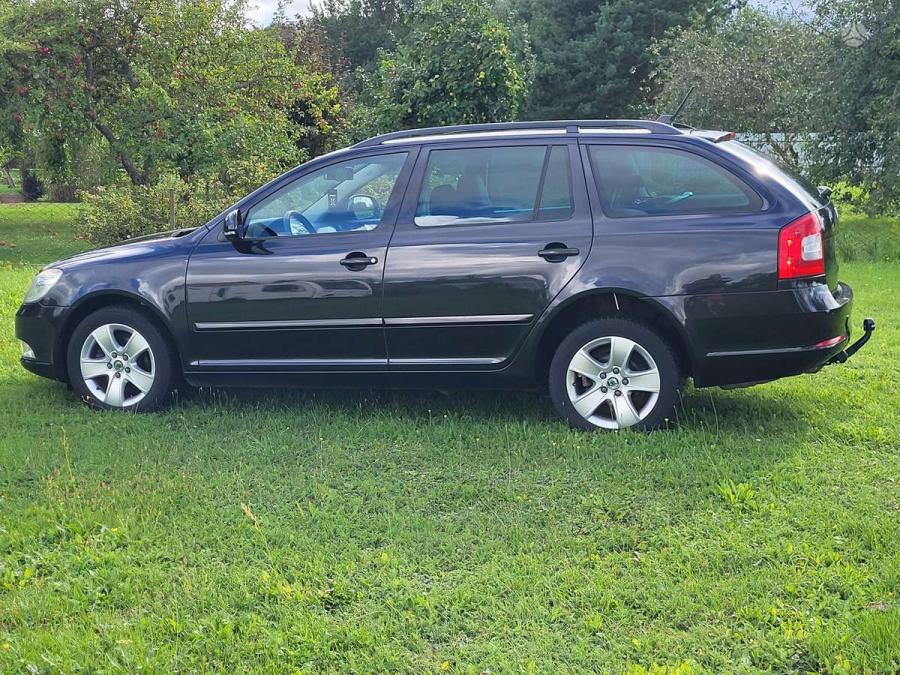 Black Skoda Octavia 2011 in Vilkaviskis, with an engine capacity of 1.20 L and mileage of 230 thousand km for 3050 €, photo 9 on AUTOMOTO.COM.LV