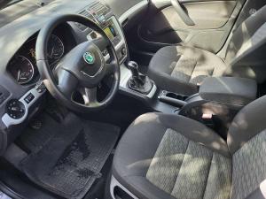 Black Skoda Octavia 2011 in Vilkaviskis, with an engine capacity of 1.20 L and mileage of 230 thousand km for 3050 €, photo 13 on AUTOMOTO.COM.LV