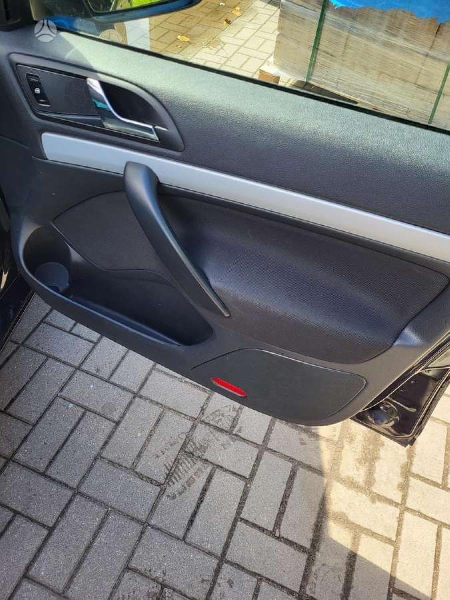 Black Skoda Octavia 2011 in Vilkaviskis, with an engine capacity of 1.20 L and mileage of 230 thousand km for 3050 €, photo 16 on AUTOMOTO.COM.LV