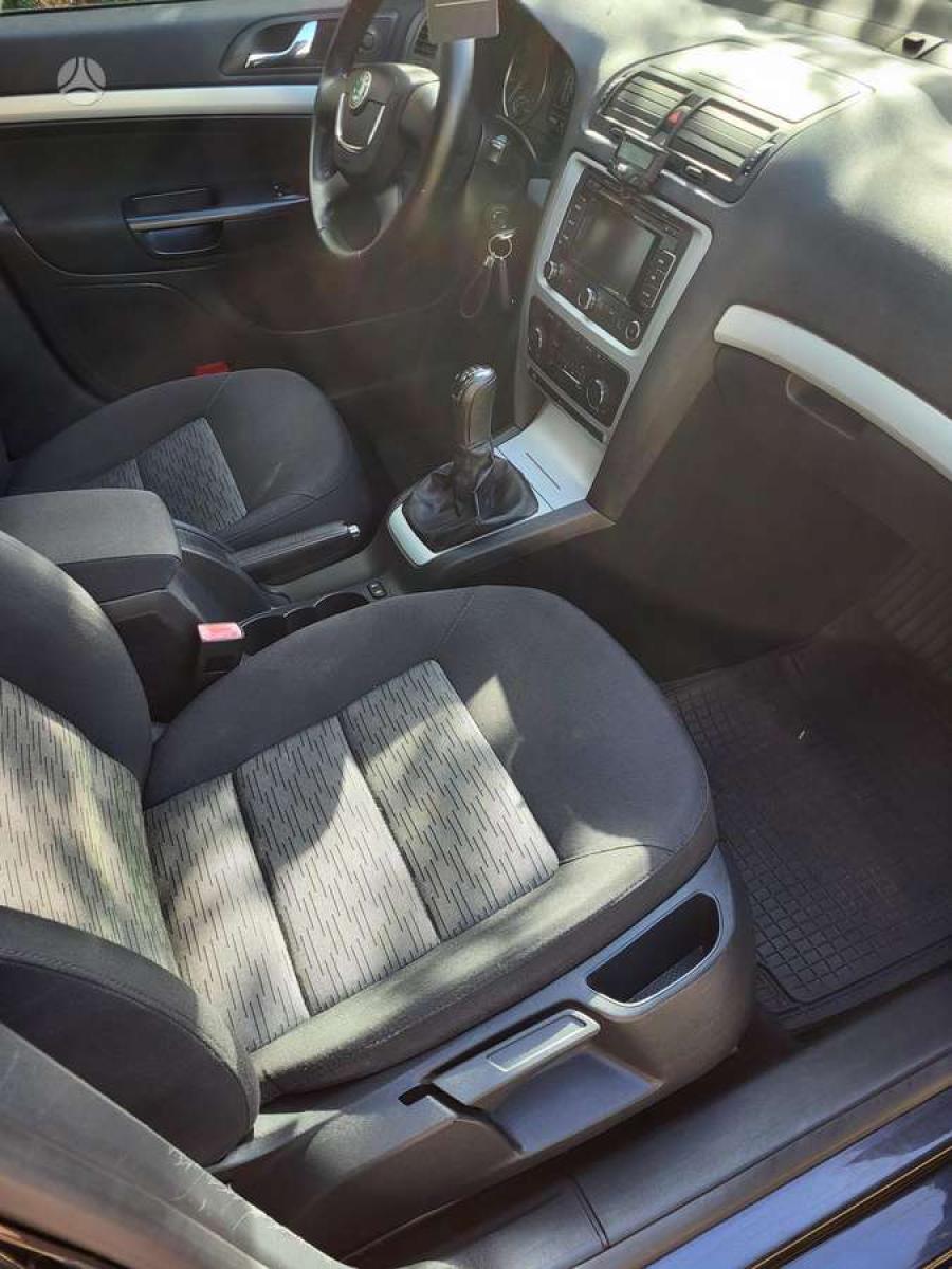 Black Skoda Octavia 2011 in Vilkaviskis, with an engine capacity of 1.20 L and mileage of 230 thousand km for 3050 €, photo 17 on AUTOMOTO.COM.LV