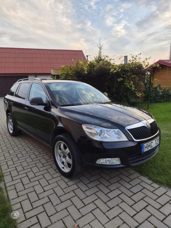 Melns Skoda Octavia 2011 Šalčininkai, ar dzinēja tilpumu 1.60 L un nobraukumu 392 tūkst. km par 2500 €, foto 1 vietnē AUTOMOTO.COM.LV