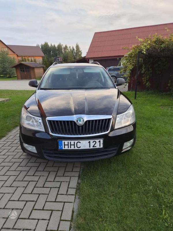 Melns Skoda Octavia 2011 Šalčininkai, ar dzinēja tilpumu 1.60 L un nobraukumu 392 tūkst. km par 2500 €, foto 3 vietnē AUTOMOTO.COM.LV