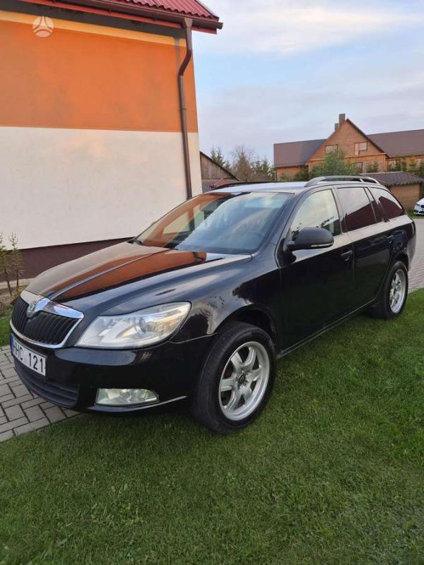 Melns Skoda Octavia 2011 Šalčininkai, ar dzinēja tilpumu 1.60 L un nobraukumu 392 tūkst. km par 2500 €, foto 4 vietnē AUTOMOTO.COM.LV